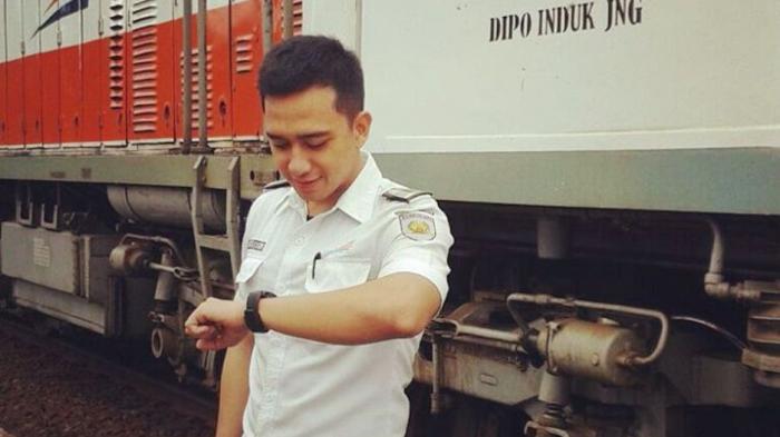 Masinis Ganteng - 5 Pria Ini Siap Menggujes-gujes Hatimu! Penasaran ...