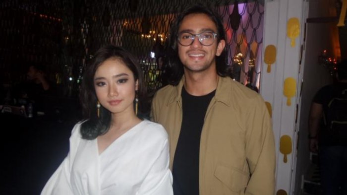 Gandeng Cewek Cantik ke Sebuah Acara, Omar Daniel Kini Telah Punya ...