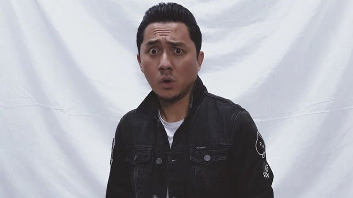 Berasa Keren! Begini Gaya Omesh Saat di Atas Papan Surfing, Netizen ...