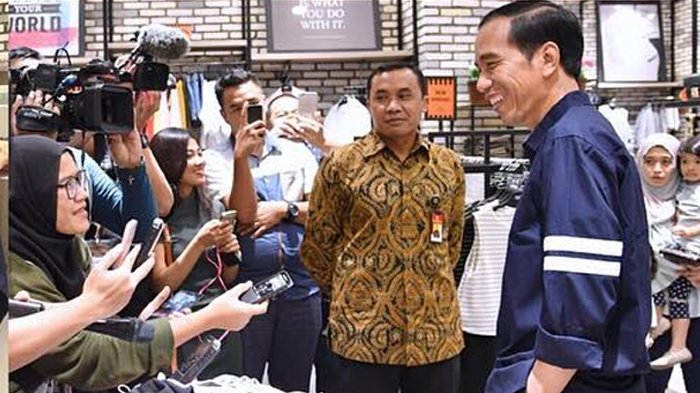 Presiden Jokowi Belanja Pakaian Ini Sebelum Nonton Film, Netizen ...