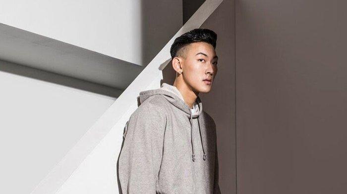 Siapa Justin Park? Musisi Korea-Amerika yang Lagunya Dipromosikan ...