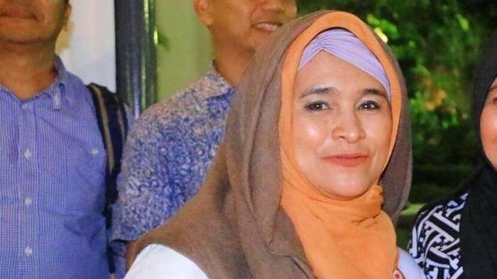 Profil Neno Warisman, Perjalanan Karier hingga Kontroversi Dikritik ...