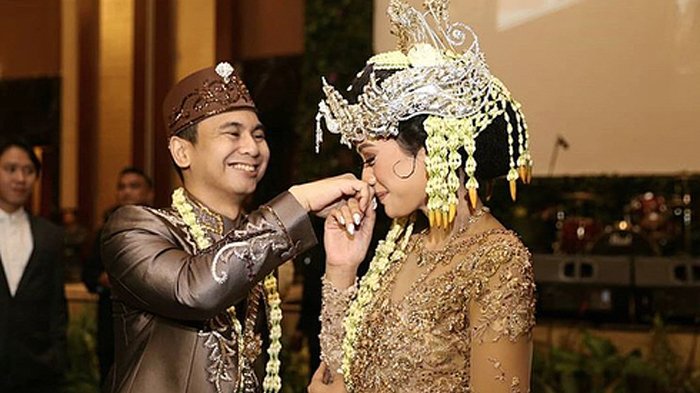 Sah Jadi Suami Istri, Berikut 10 Potret Pernikahan Raditya Dika ...