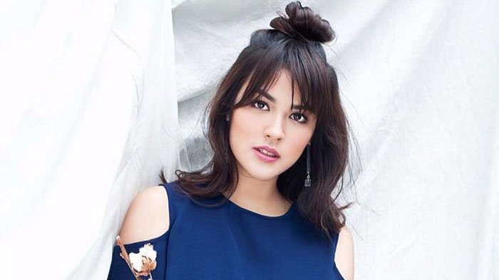 Instagram Raisa - Unggah Foto Lagi Perform dengan Ekspresi Begini ...