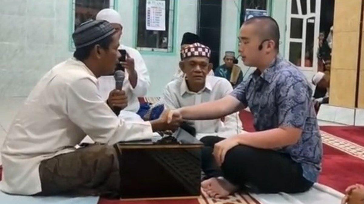 'Ucapan adalah Doa' Pria Janji Mualaf dan Nikahi Sahabat Jika Masih Jomblo di Usia 25, Benar ...