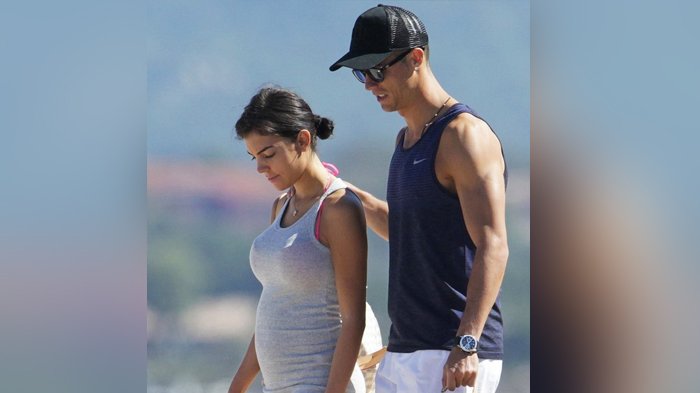 Wow! Pacar Cristiano Ronaldo Benar-benar Terlihat Hamil Besar dalam ...