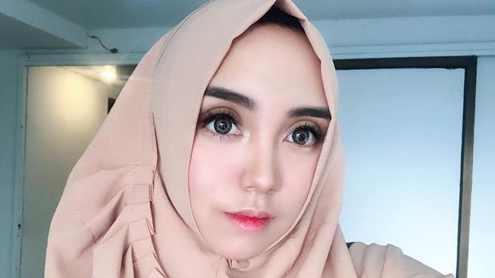 Hadiri Sidang Cerai, Make Up Salmafina Sunan Jadi Sorotan, Netizen: Mau Kondangan? - TribunStyle.com