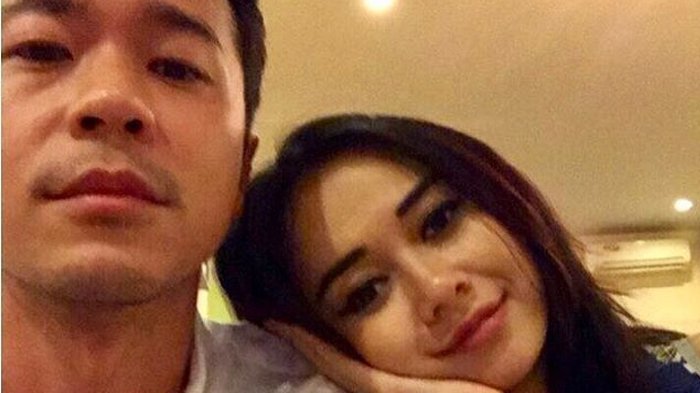 Makin Mesra dengan Sang Pacar, Aura Kasih Berlibur Bersama Sandy Thema ke Kota Ini - TribunStyle.com