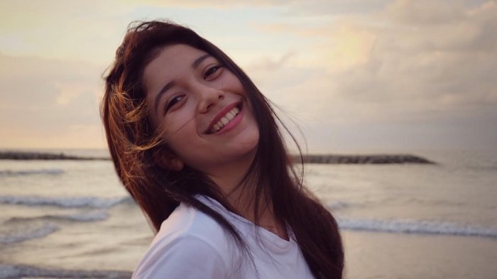 Selly Marino - 5 Fakta Unik Adik Putri Marino yang Sama Cantiknya ...