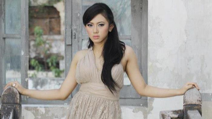 Suci Patia - Putri Gatot Brajamusti Kembali Update Foto Profil Facebook ...
