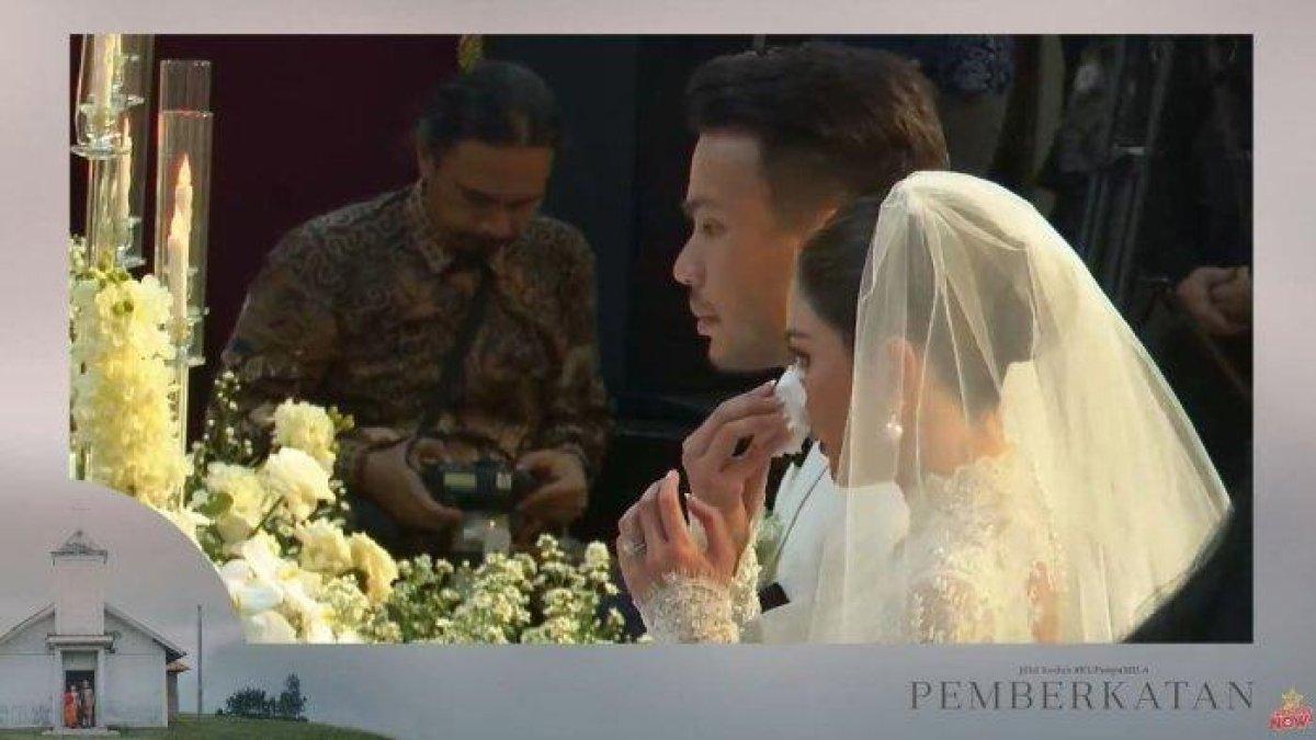 Tumpah Air Mata Haru Jessica Mila di Depan Altar saat Pemberkatan Nikah dengan Yakup Hasibuan ...