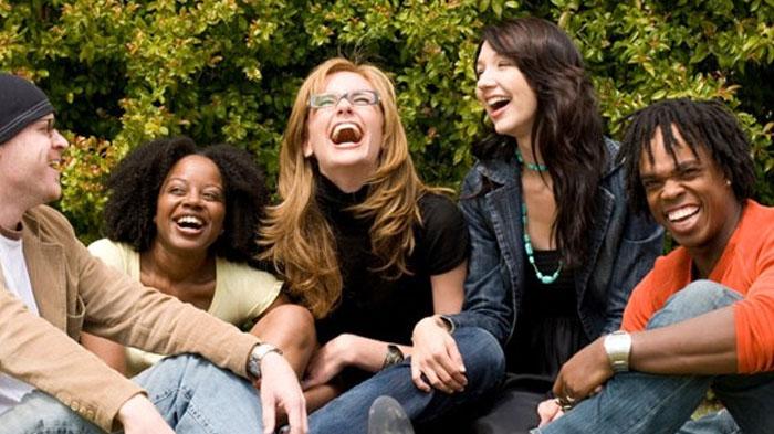 Jangan Kelewatan! 3 Tanda Kalau Bercanda Kamu Telah Menyakiti Teman dan ...