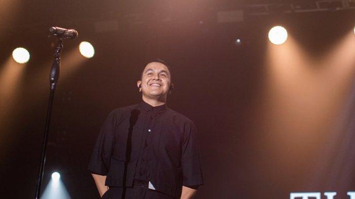 10 Tahun Perjalanan Karier di Dunia Musik, Tulus Rilis Album 'Manusia ...