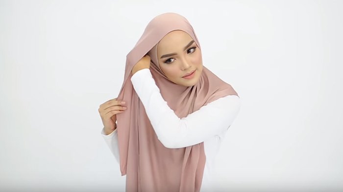 Tutorial Hijab Pashmina yang Super Simpel dan Kece untuk ke Kondangan ...