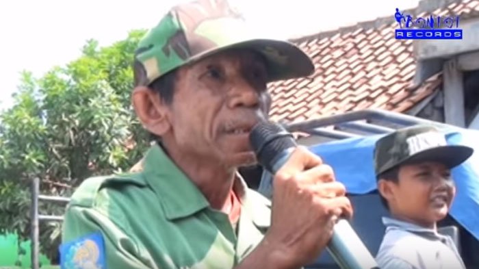 Sebelum Meninggal Dunia, Begini Potret Kehidupan Wa Brontok, Hansip ...