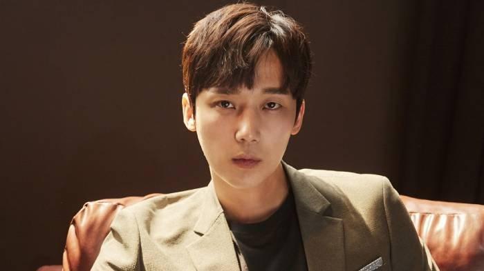 Profil Yoon Jong Hoon, Biodata dan Perjalanan Karier Bintang Drama The ...