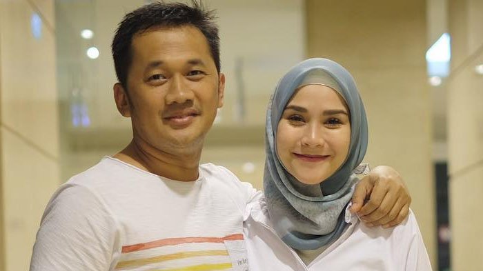 Unggah Foto dan Caption Panjang, Zaskia Adya Mecca Curhat Habis-habisan Soal Hanung Bramantyo ...