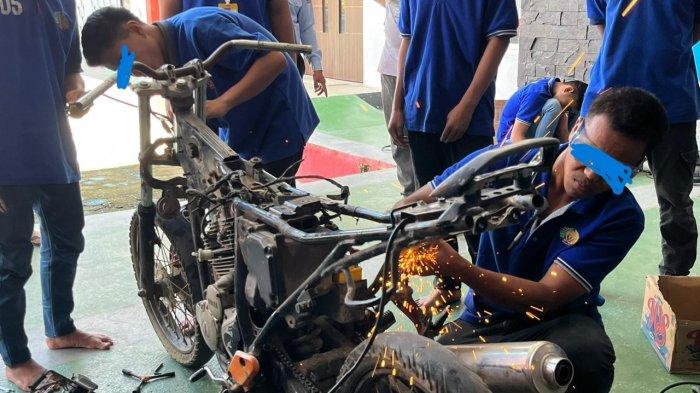 15 Anak BInaan LPKA Mamuju Diberi Pelatihan Sepekan Cara Rakit Motor ...