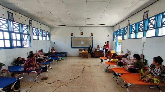 17 Pasien DBD Ambopadang Polman Dirawat di Kelas, Tidur Pakai Velbed ...