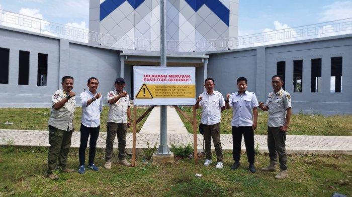 Usai Viral Rusak & Jadi Lokasi Pesta Miras, Dispusip Mamuju Pasang ...
