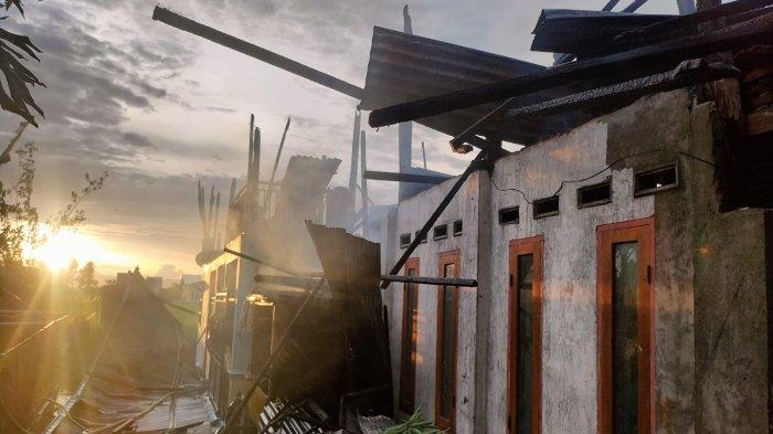 Kebakaran di Wonomulyo Polman Merembes, 2 Unit Rumah Ludes, Satu Rusak ... Kebakaran di Wonomulyo Polman Merembes, 2 Unit Rumah Ludes, Satu Rusak ...