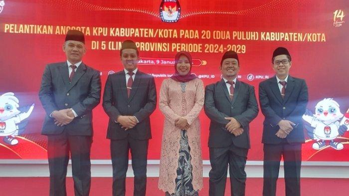 Nurjanah Waris Terpilih Aklamasi Ketua KPU Polman untuk Periode 2024-2029 - Tribun-sulbar.com