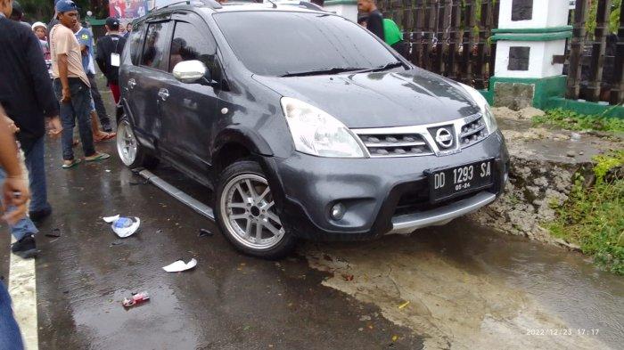 BERITA FOTO - Kondisi Nissan Livina X-Gear Usai Ditabrak Honda HRV di Mamuju, Penabrak yang ...