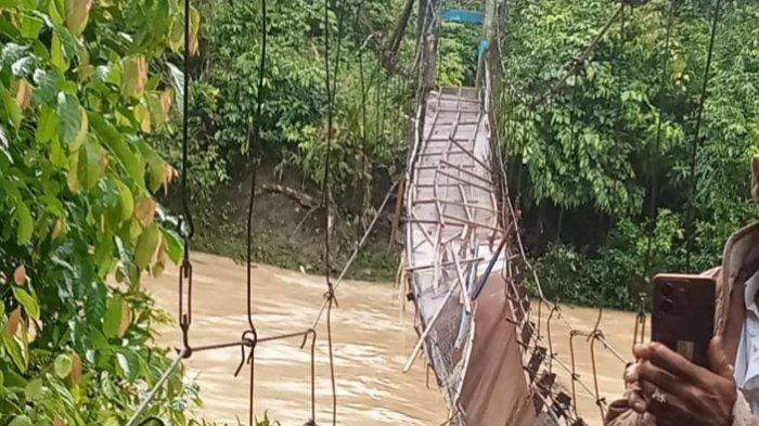 Curah Hujan Tinggi, Jembatan Gantung di Kecamatan Mambi Mamasa Putus - Tribun-sulbar.com