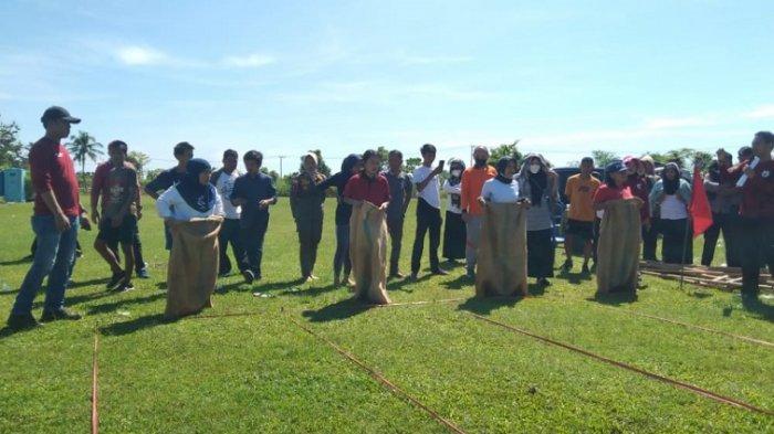 Dispora Sulbar Gelar 3 Lomba Tradisional Balap Karung hingga Terompah Panjang - Tribun-sulbar.com