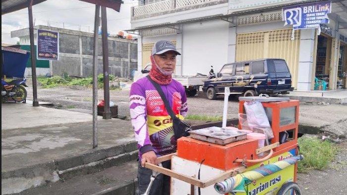 Cerita Mas Roni Sudah 15 Tahun Jual Terang Bulan Mini Keliling Mamuju ...
