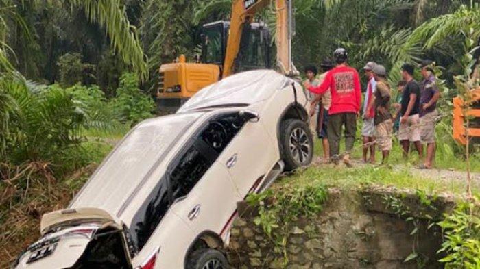 KRONOLOGI Mobil Milik Kasat Pol-PP Mamuju Tengah Terjun ke Sungai di ...