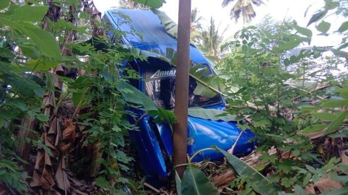 Kecelakaan Tunggal di Desa Onang Majene, Mobil Nyunsep dan Tabrak Pohon Diduga Sopir Ngantuk ...