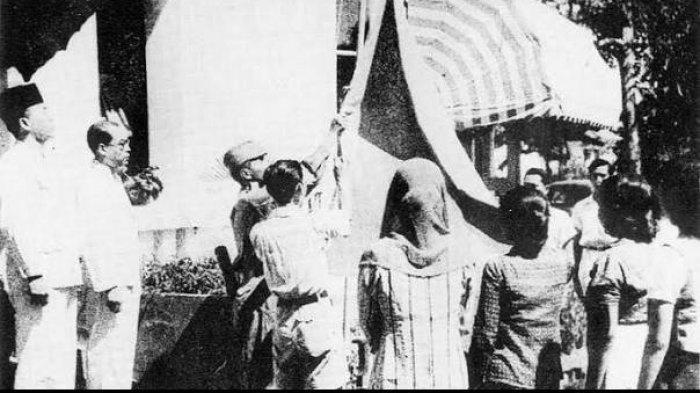 Mengenal Latief Hadiningrat, Suhud Sastro dan SK Trimurti, 3 Pengibar ...