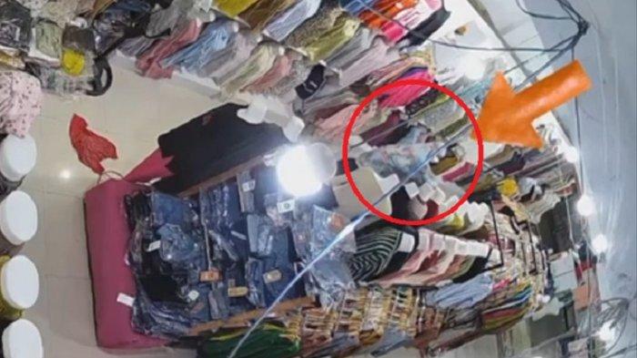 Viral Emak-emak Curi Pakaian di Pasar Baru Mamuju, Disimpan dalam Mukenah - Tribun-sulbar.com
