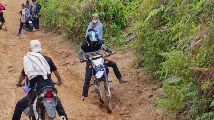 Cerita Warga Tutar Polman Jalan Rusak Bertahun-tahun Butuh Perhatian - Tribun-sulbar.com