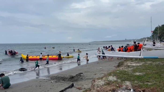 Yuk Main Banana Boat di Wisata Pantai Babatoa Polman, Rp 100 Ribu untuk ...