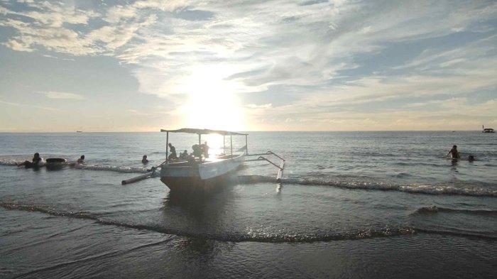 Perahu Katinting JWahana Paling Diminati Pengunjung Pantai Koa-koa ...