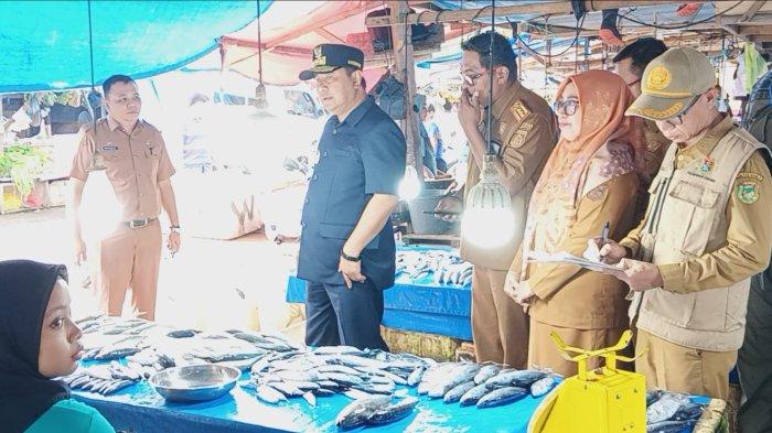 Pj Gubernur Sulbar Kunjungi Pasar Baru Mamuju, Minta Pangan Murah Dimasifkan hingga ke Kecamatan ...