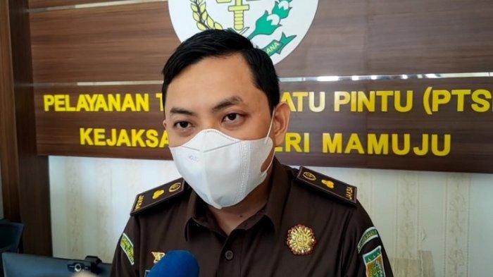 Kejari Mamuju Resmi Tahan Kepala Desa Bunde, Korupsi Dana Desa Rp 500 ...