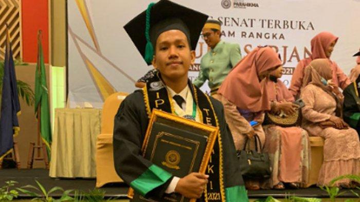PROFIL Rahmat Fauzan, Wisudawan Terbaik Institut Parahikma Indonesia ...