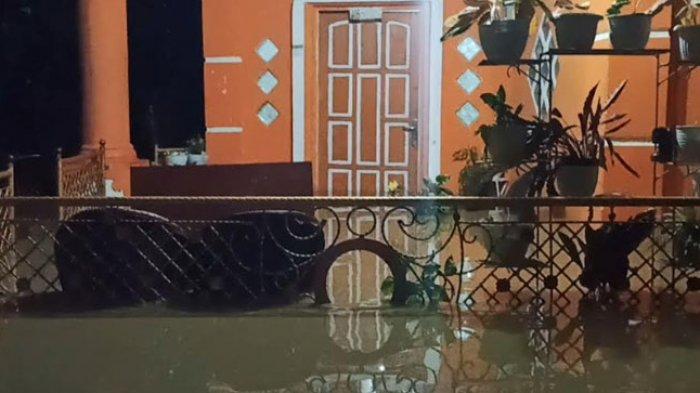 Air Sungai Meluap, Puluhan Rumah Warga di Desa Mambu Polewali Mandar ...