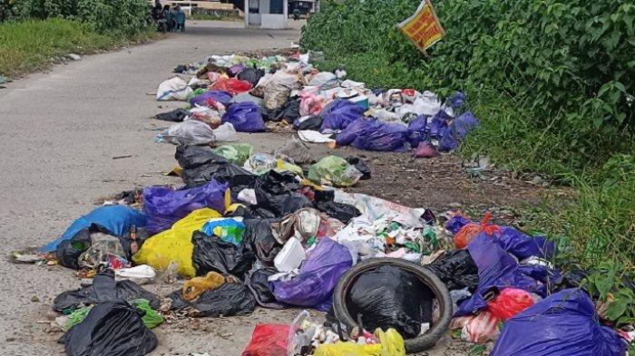 21 Hari Sampah Busuk Hiasi Jalan Menuju Terminal Wonomulyo Polman ...