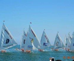 Perahu Sandeq Khas Mandar, Intip Sejarah dan Makna pada Perahu Bercadik ...