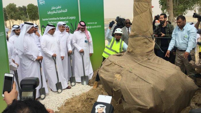 KISAH Saprudin Bastomi, Petani Indonesia yang Rawat Taman dan Stadion ...