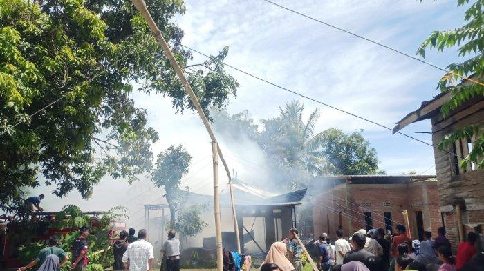 Satu Rumah di Campalagian Polman Hangus Terbakar, Penyebab Diduga Korsleting Listrik - Tribun ...