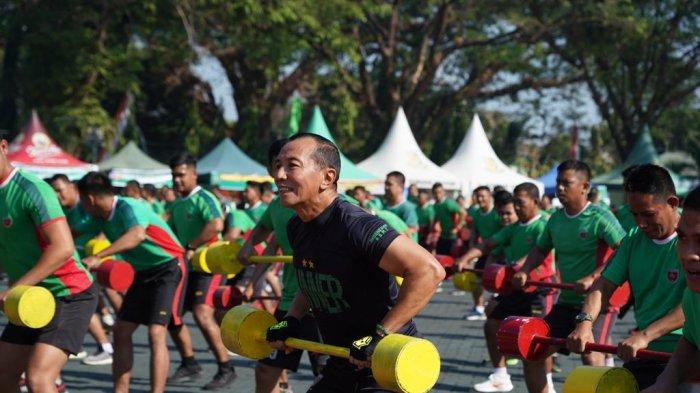 Pangdam XIV Hasanuddin Perintahkan Prajurit Senam Barbel, Ini Alasannya ...