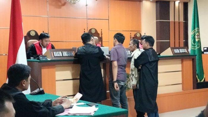 Jaksa Tuntut Terdakwa Kades Sugihwaras Polman Pidana 2 Bulan Penjara Denda Rp 1 Juta - Tribun ...