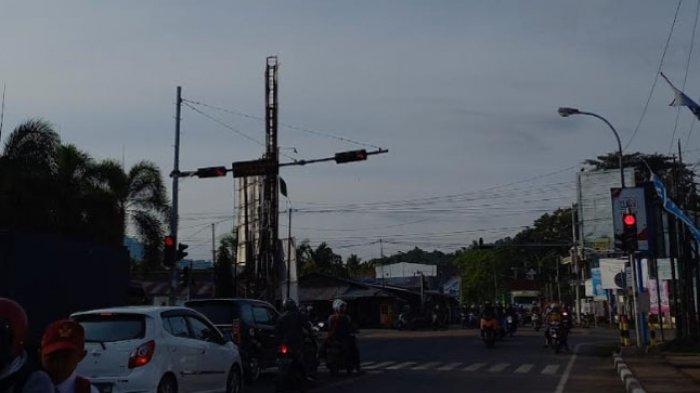 Traffic Update: Arus Lalu Lintas di Simpang Empat Simbuang Mamuju ...