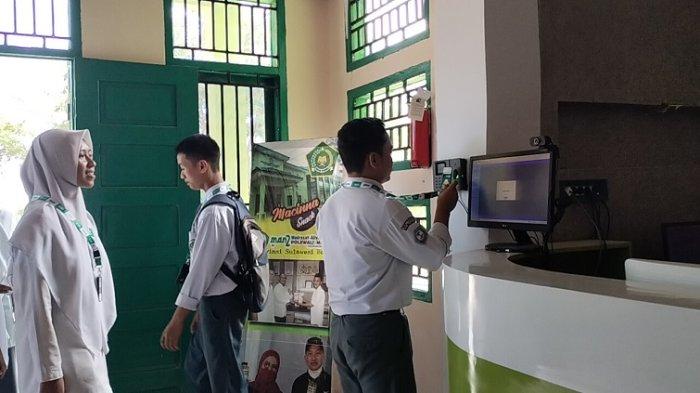 Canggih! MAN 2 Polman Luncurkan Kartu Pelajar Digital, Orangtua Bisa ...