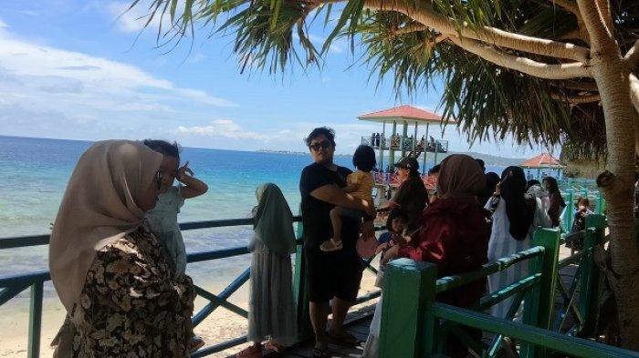 Wisata Pantai Dato Majene Padat Pengunjung, Ada yang dari Makassar ...